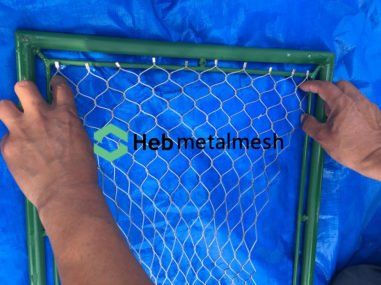 How to install zoo mesh, how to fix zoo mesh to frame - hebmetalmesh